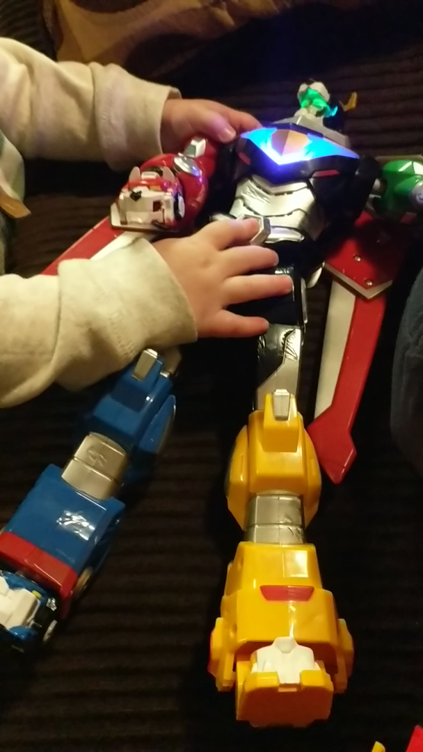 Amazon.com: Voltron Ultimate 14" Electronic Figure: Toys & Games