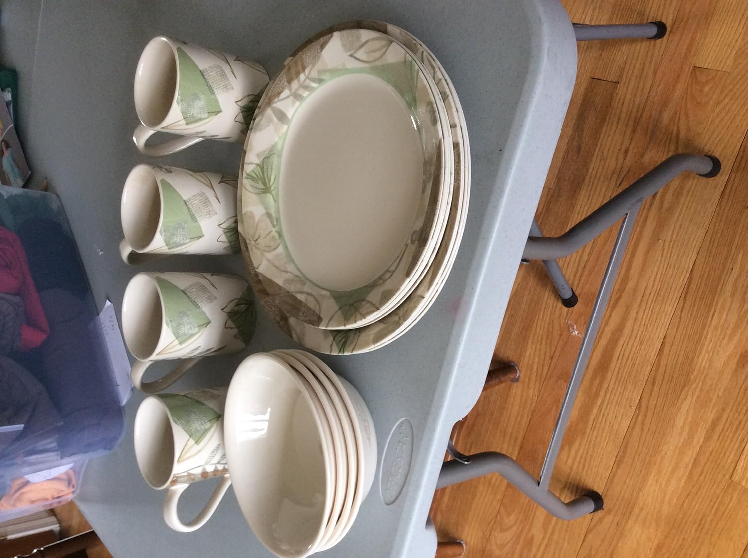 Amazon.com | Corning/Corelle 16pc Dinnerware set, Textured Leaves ...