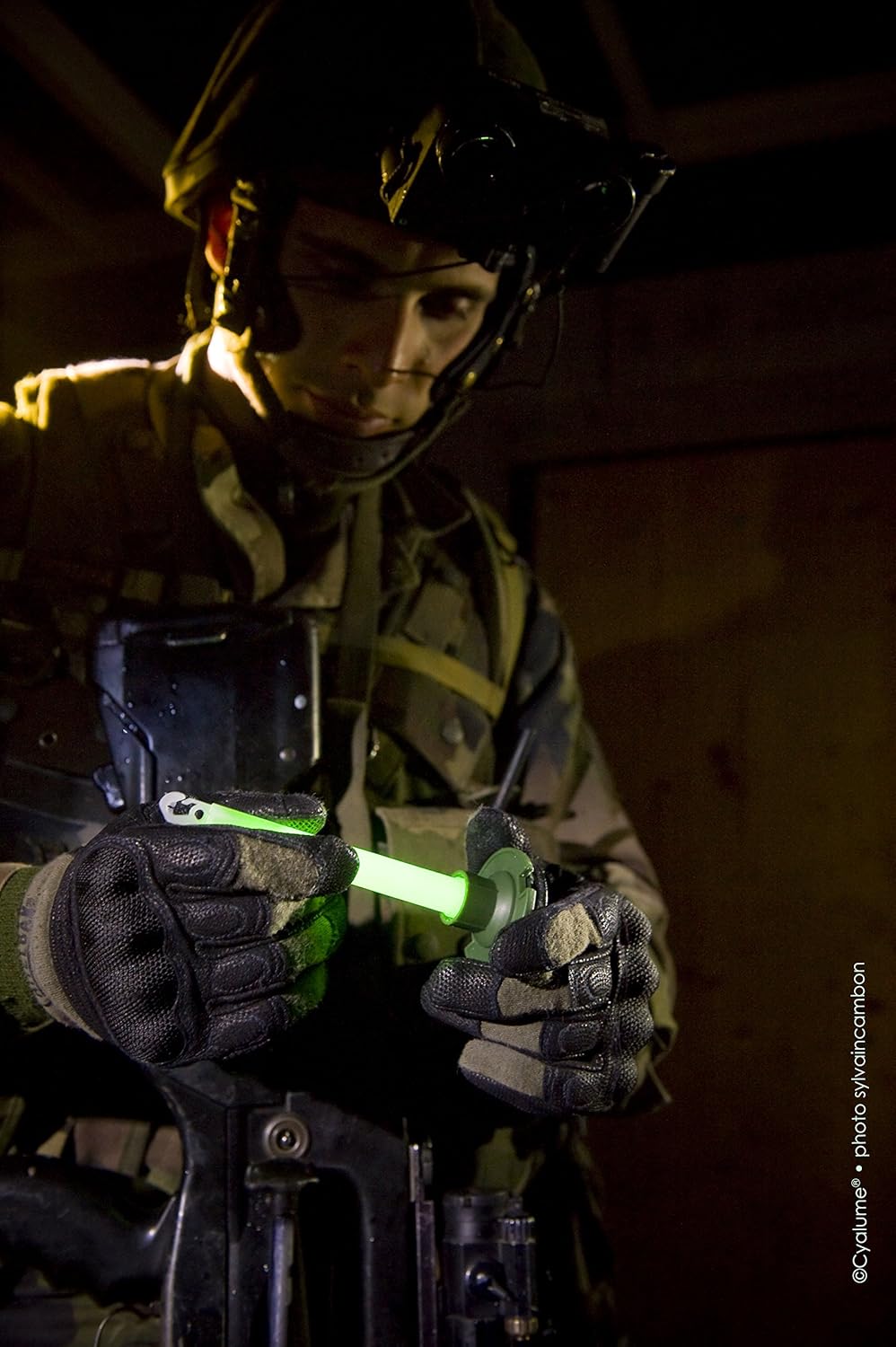 Cyalume ChemLight Military Grade Chemical Light Sticks, Green 6″ Long ...