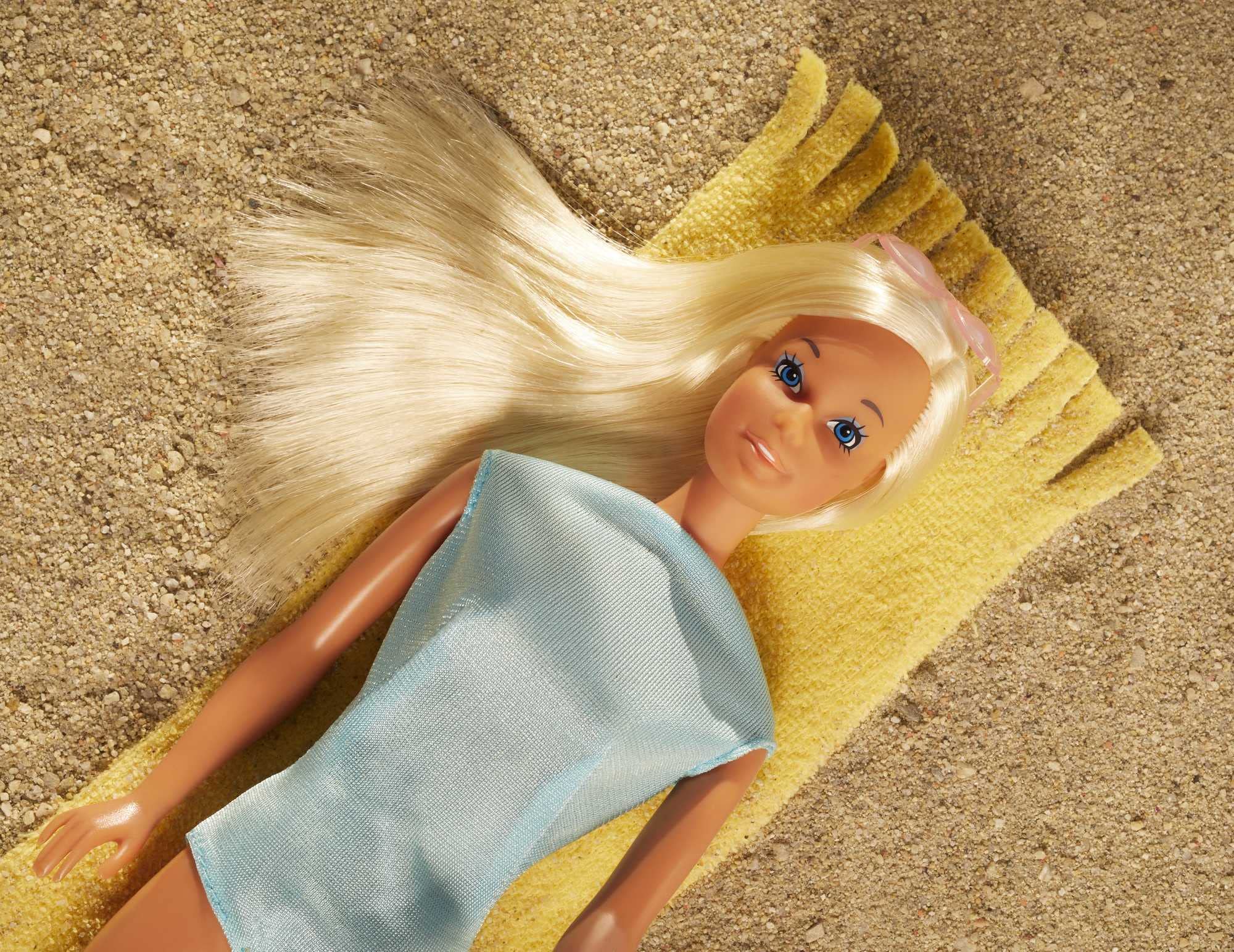 Mua Barbie Signature Malibu Friends Vintage Reproduction Gift Set, PJ ...