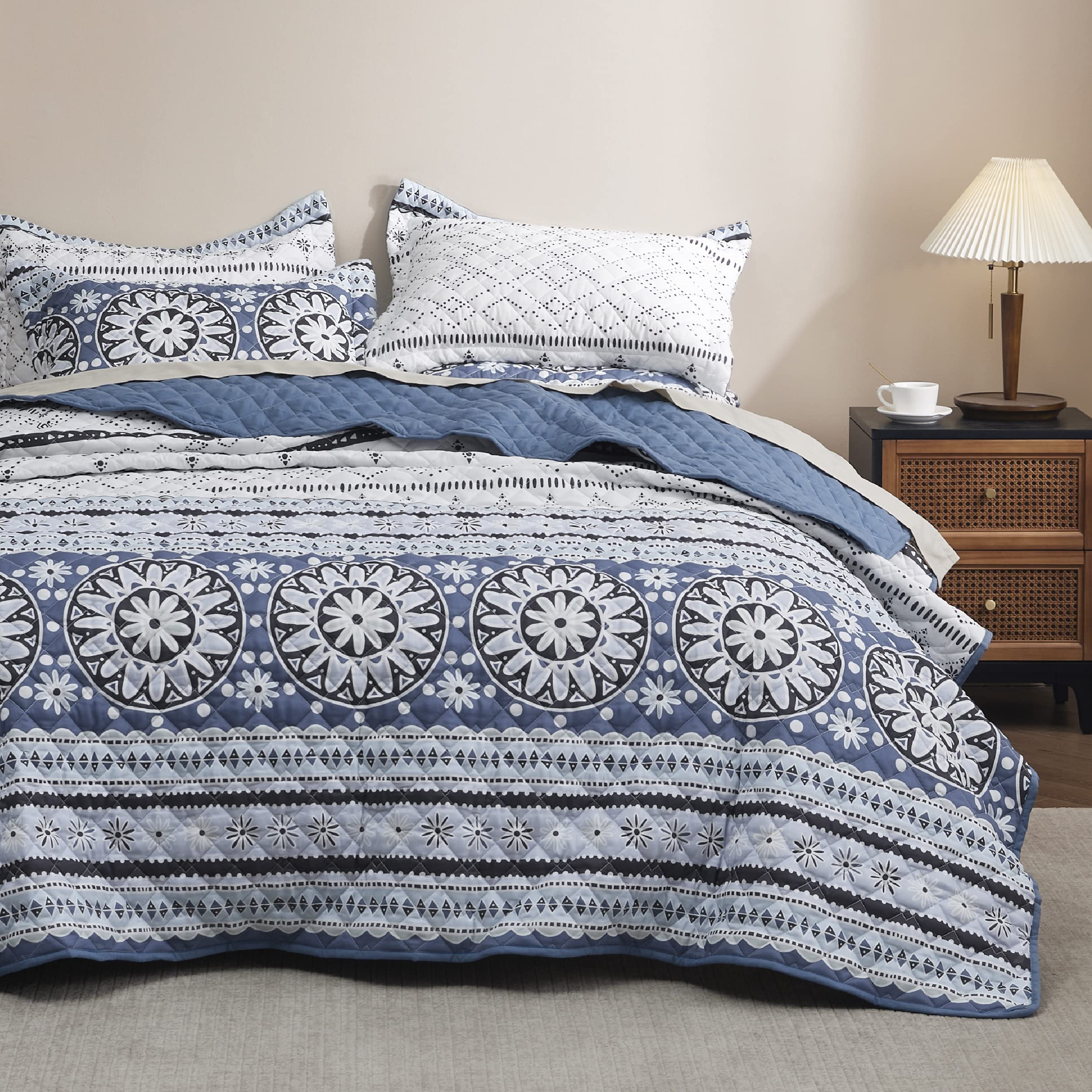 Bedsure Boho Quilt Set King- Reversible Bohemian Striped Pattern Quilt ...