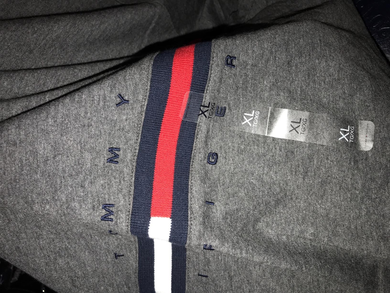 $9/mo - Finance Tommy Hilfiger Men's Tommy Jeans Graphic Logo T-Shirt ...