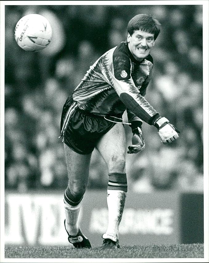 Amazon.com: Vintage photo of Les Sealey Footballer.: Entertainment ...