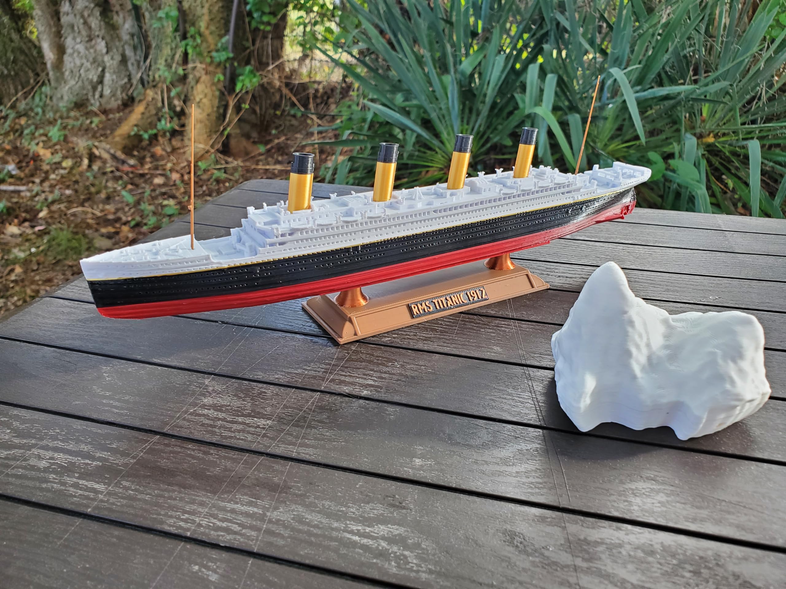 TheRoller3d RMS Titanic Model Ship With Iceberg, 1 Ft Long Assembled ...
