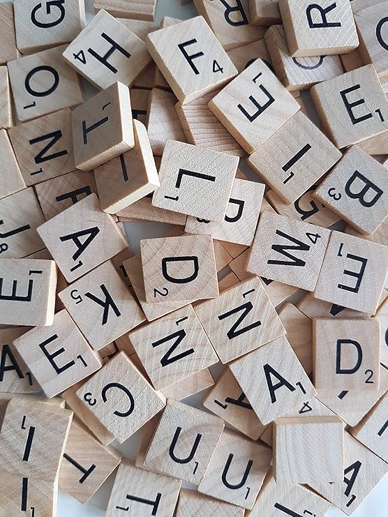 Scrabble-Spielsteine, Holz, 700 Stück in Einer Organizer-Box: Amazon.de ...