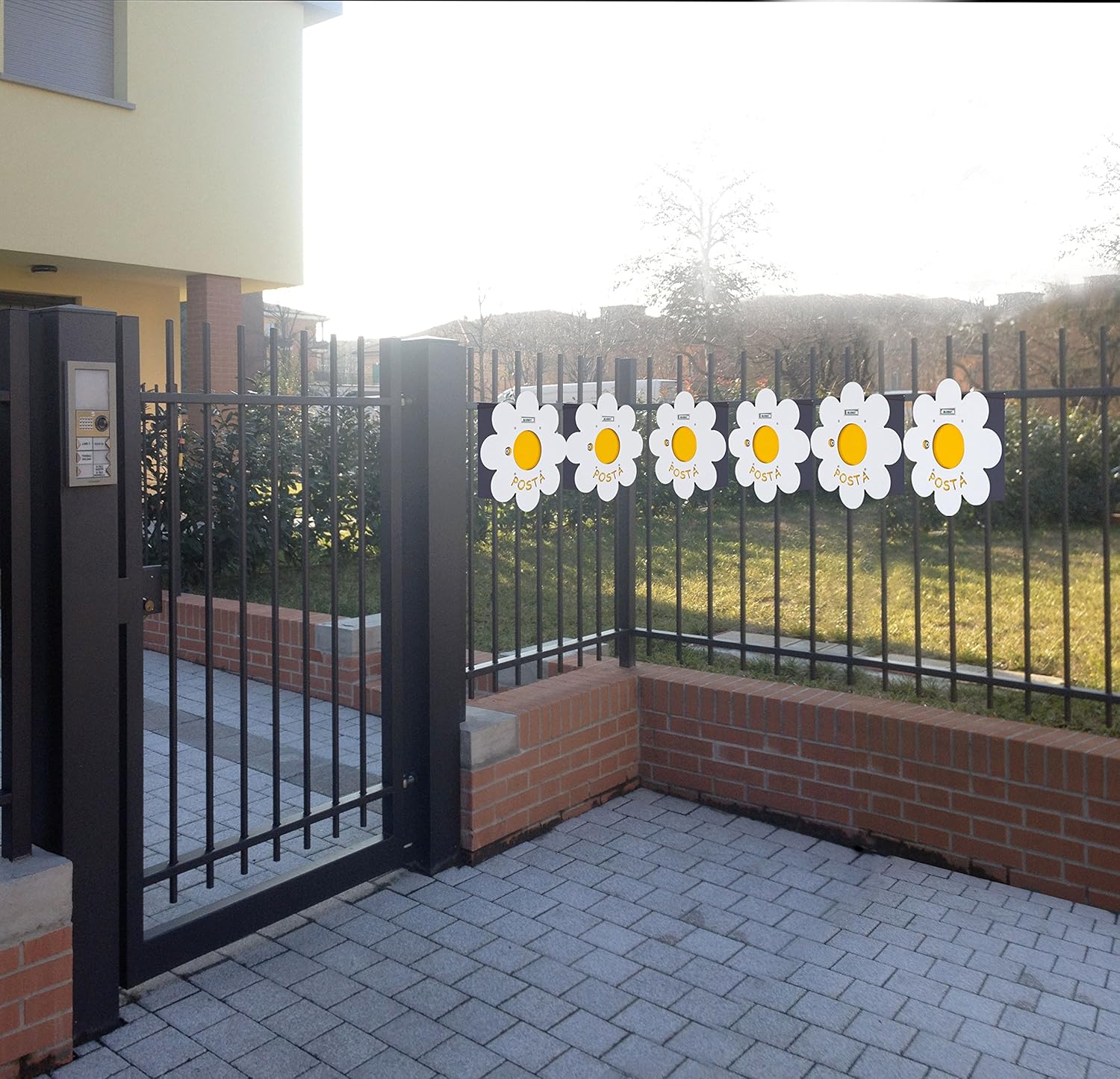 Alubox Letterbox My Daisy with Door, Multi-Colour – BigaMart