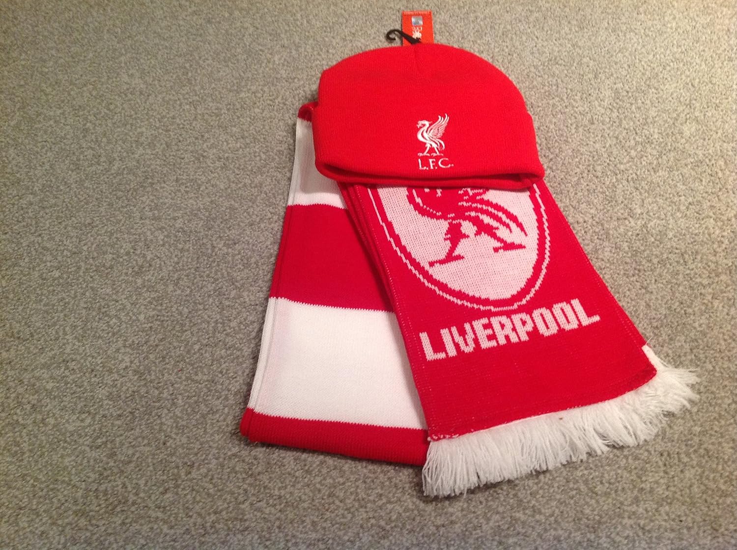 LIVERPOOL SCARF & HAT SET...*FREE POST*: Amazon.co.uk: Sports & Outdoors