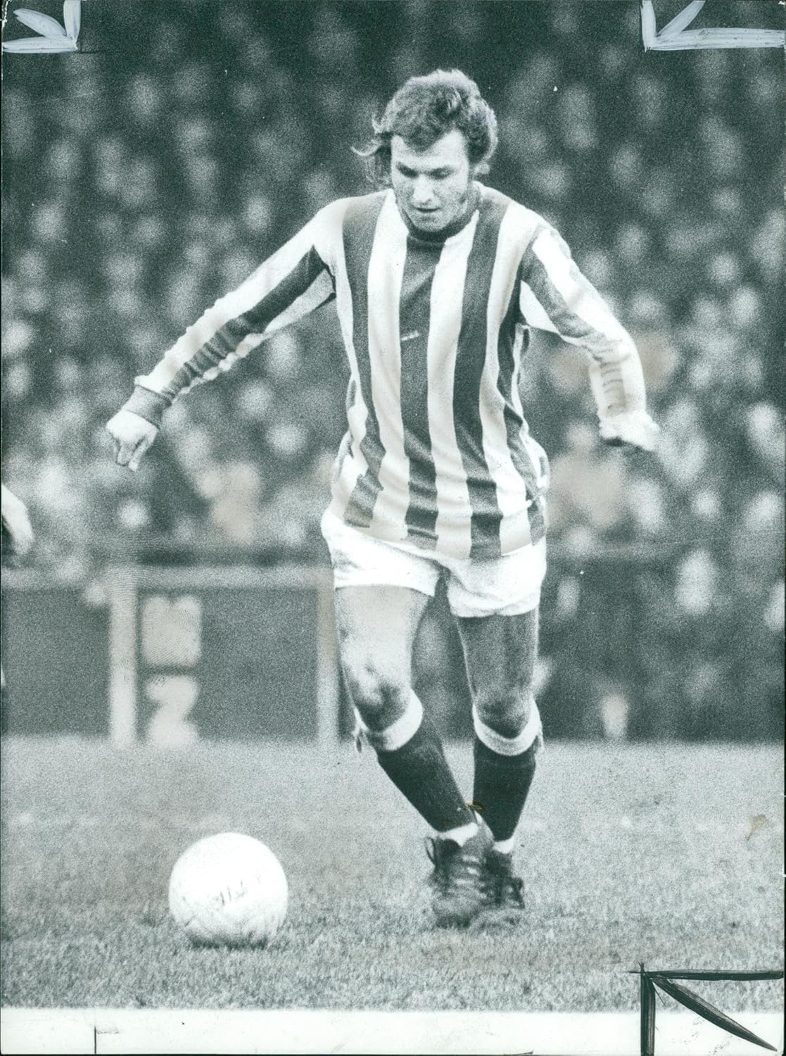 Amazon.com: Vintage photo of Dennis Tueart: Entertainment Collectibles