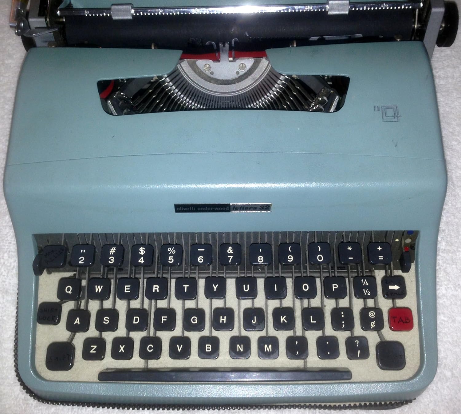 Amazon.com : Vintage Blue Olivetti Underwood Lettera 32 Manual ...