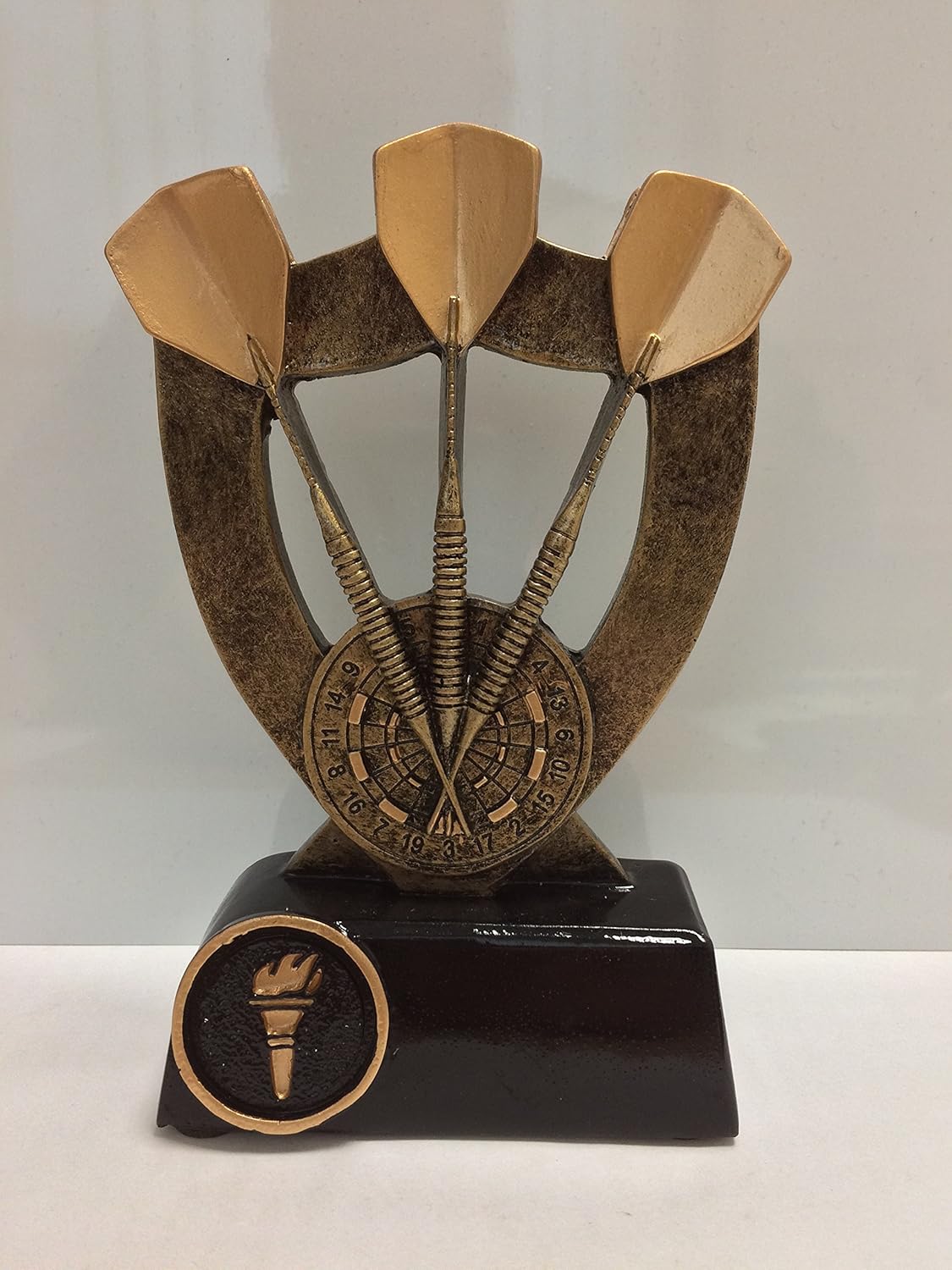 Darts Trophy Shield with Darts and Board 140mm (5.5") (D013) cl: Amazon ...