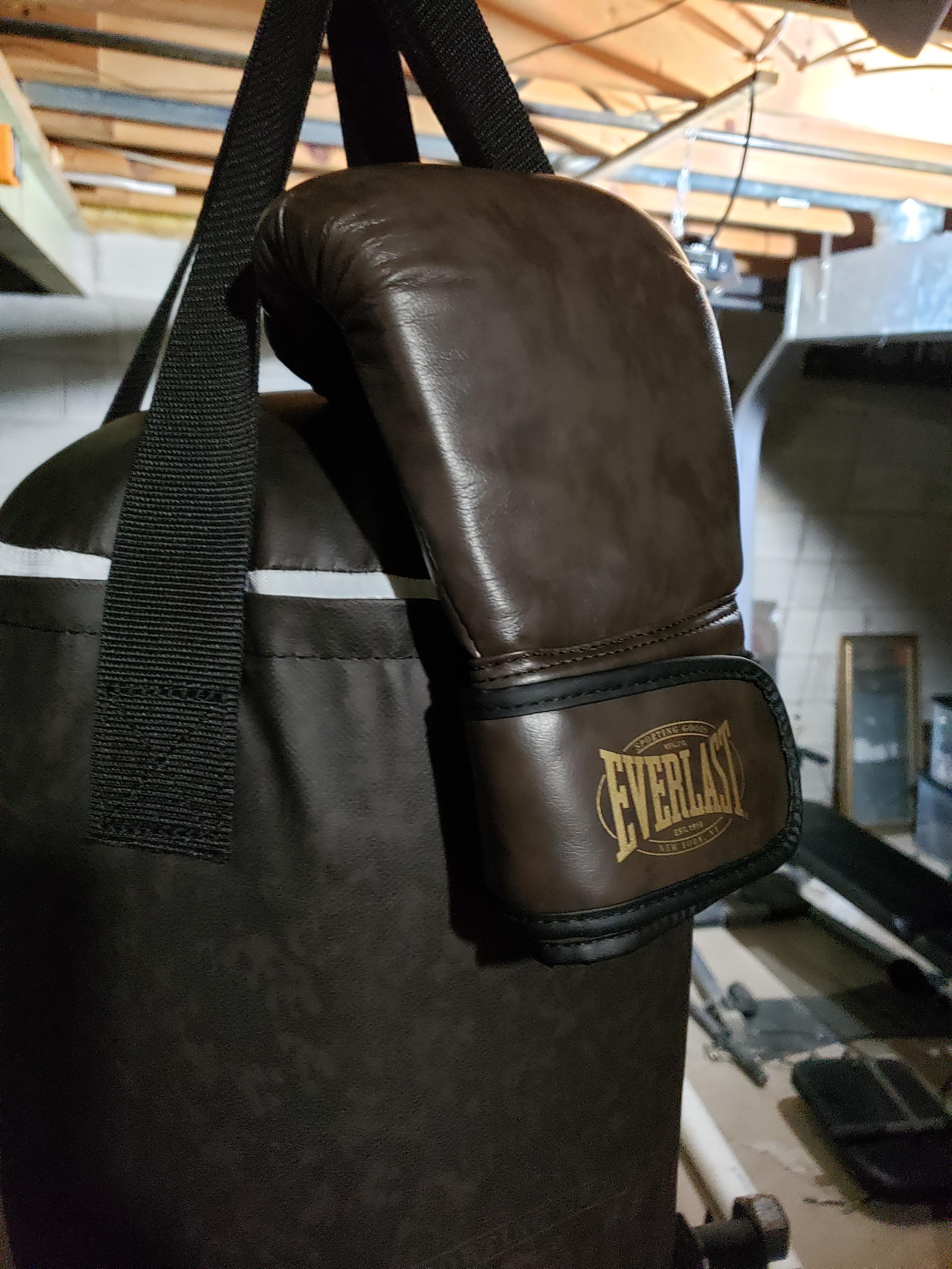 $29/mo - Finance Everlast 100 lb Vintage Heavy Bag Kit | Buy Now, Pay Later
