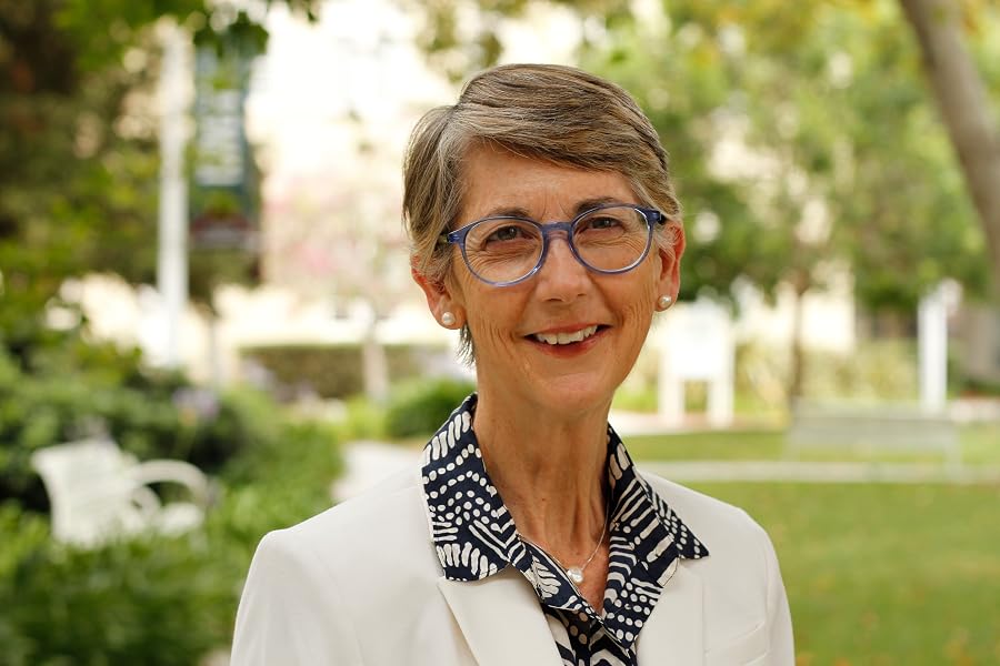 Amazon | Women Leading School Systems: Uncommon Roads to Fulfillment ...