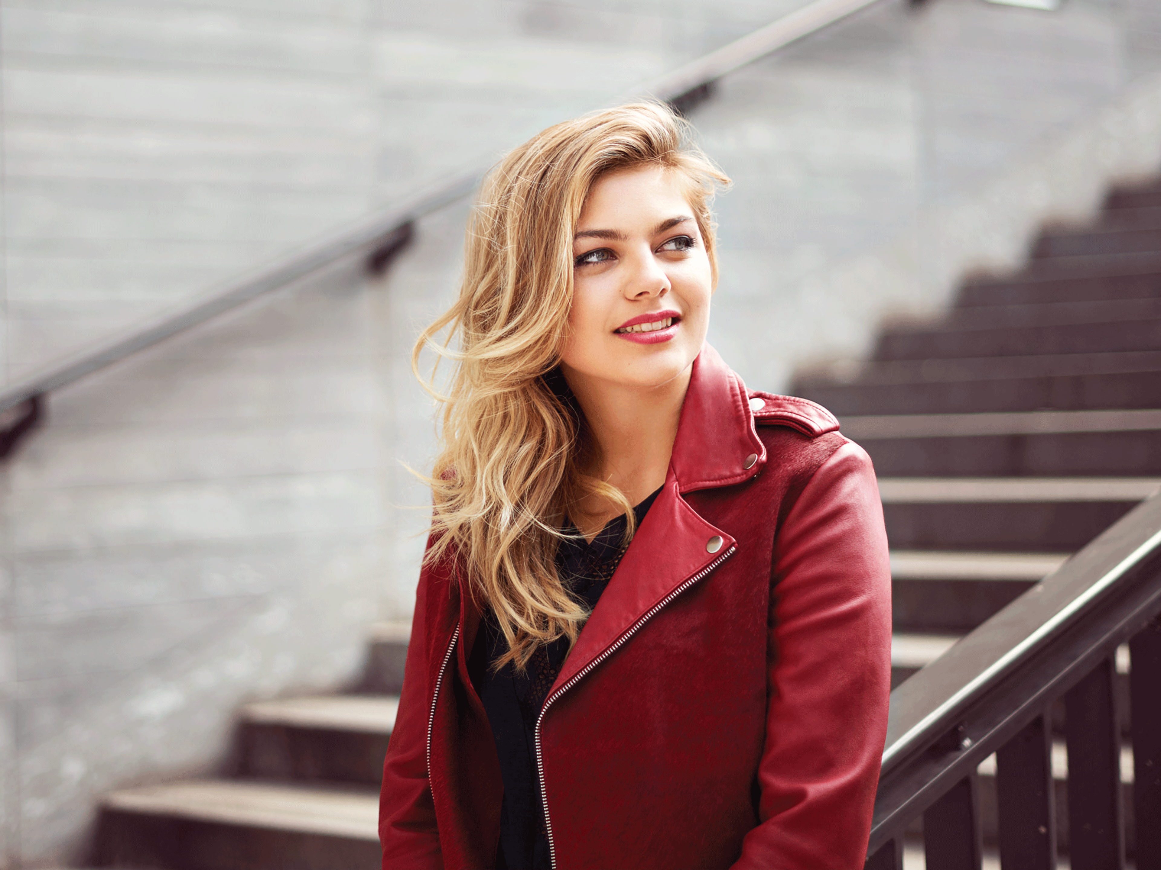 Louane à écouter ou acheter sur Amazon Music dès maintenant