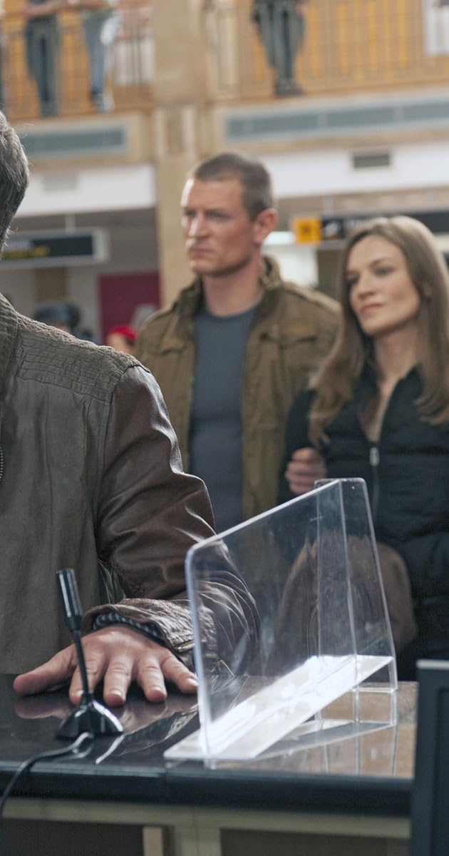 Pictures & Photos of Sullivan Stapleton - IMDb