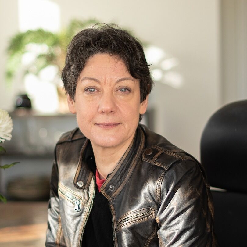 Helen Macdonald – Audio Books, Best Sellers, Author Bio | Audible.com
