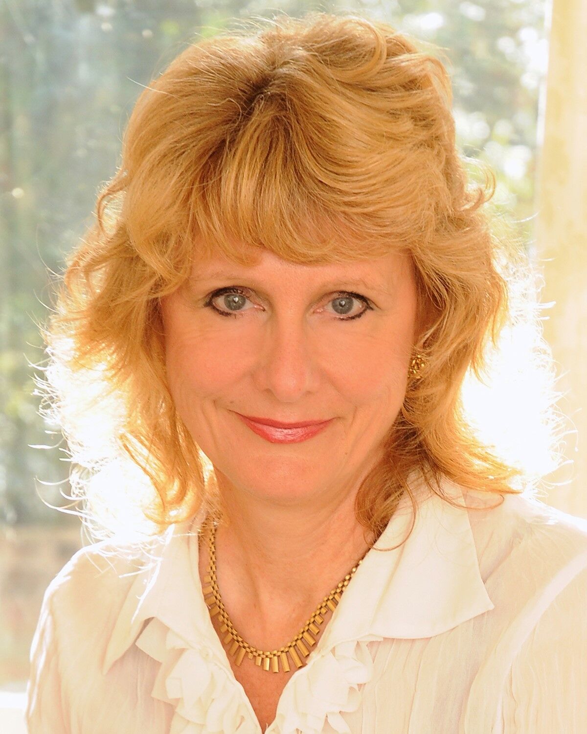 Amanda Robson – Audio Books, Best Sellers, Author Bio | Audible.com