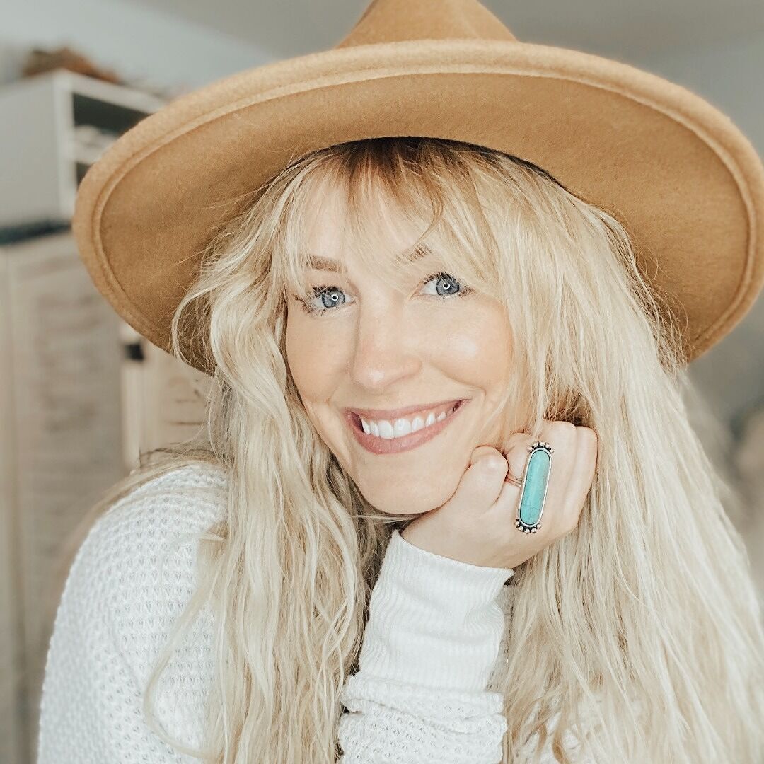 Ariel Bloom's Instagram, Twitter & Facebook on IDCrawl