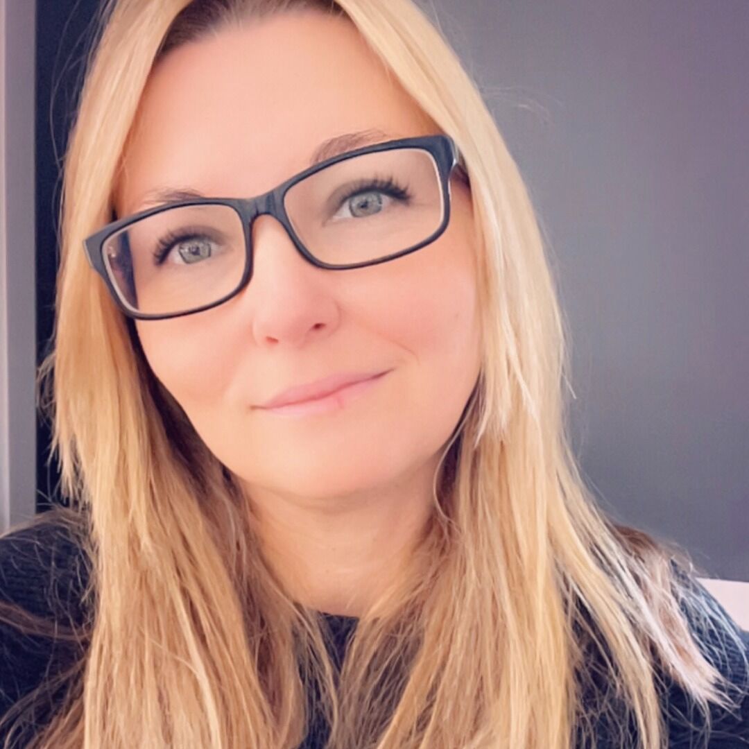 Laura Danks – Audio Books, Best Sellers, Author Bio | Audible.com