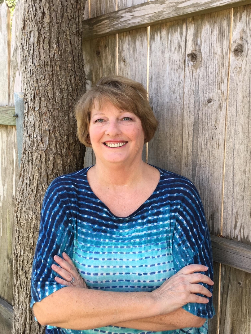 Lisa B. Thomas – Audio Books, Best Sellers, Author Bio | Audible.com