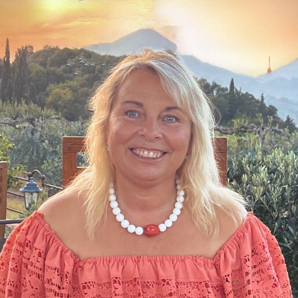 Sarah Hamilton's Instagram, Twitter & Facebook on IDCrawl