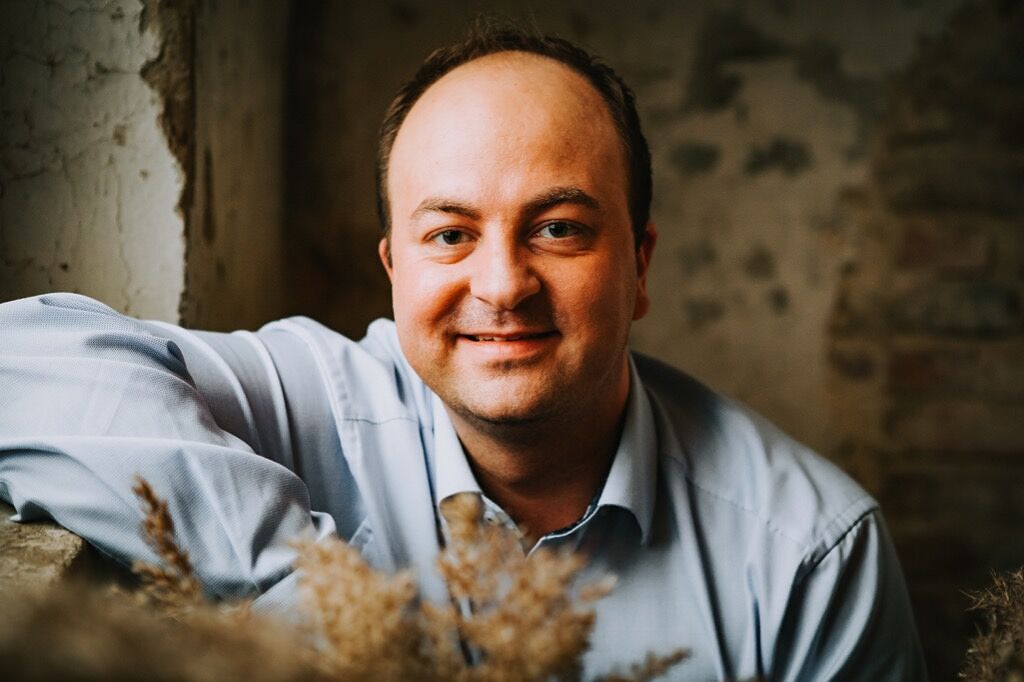 Robert Dominic Hülsmeyer – Audio Books, Best Sellers, Author Bio ...