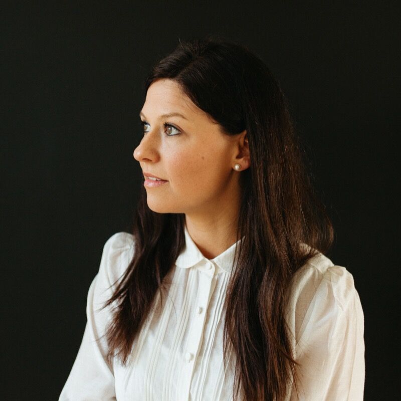 Sarah Damoff – Audiolibros, Bestsellers, Biografía del Autor | Audible.com