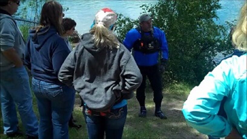 Float Smart: An Inflatable Pontoon Boating Guide(COLOR): Lewis, T. E ...