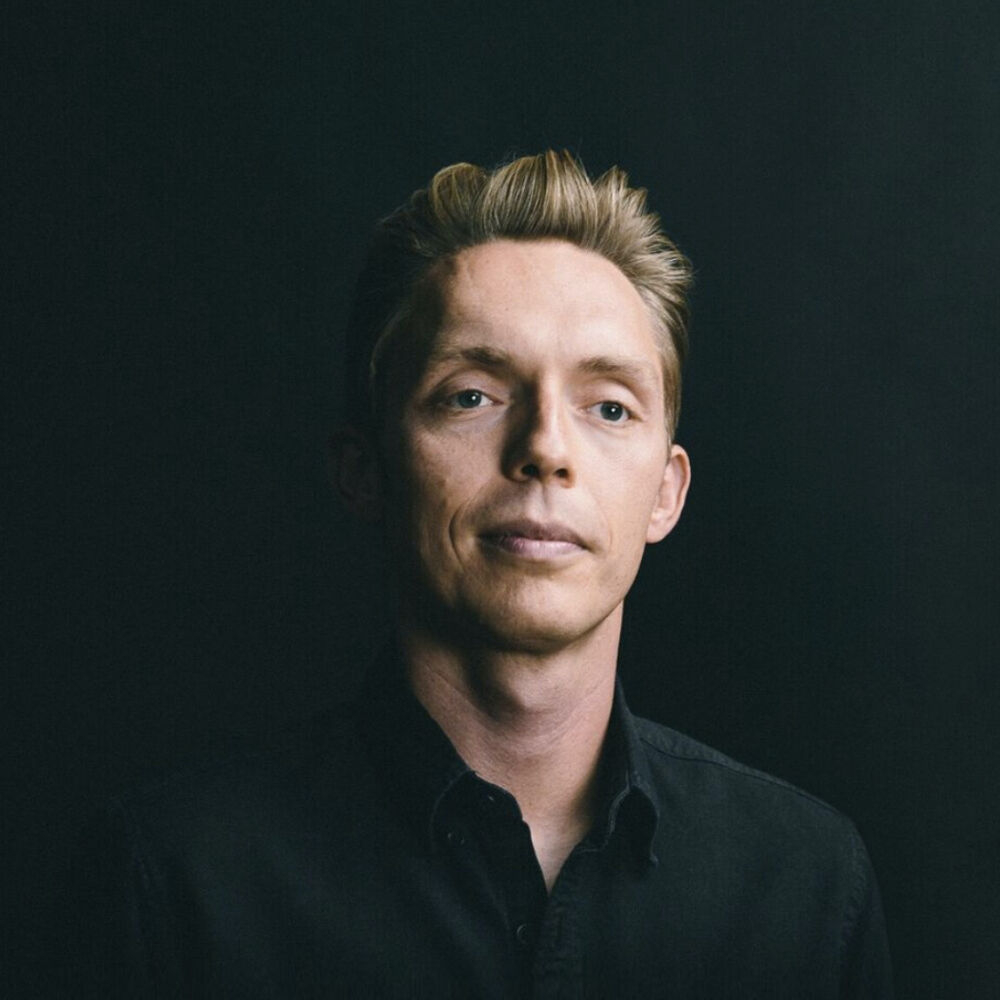 Joshua Fields Millburn - Alle Hörbücher bei Audible.de