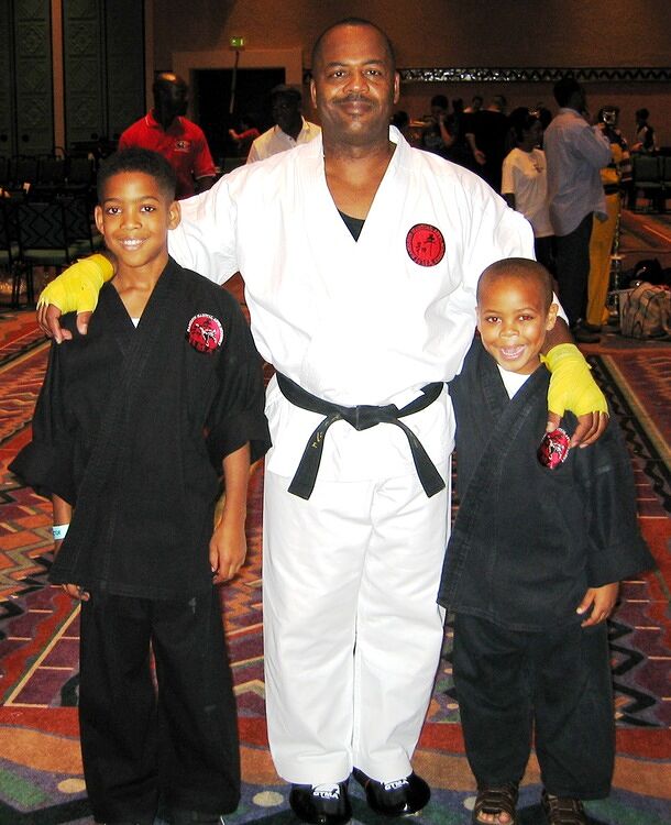 Mr. Roger Bush Hamilton - Alle Hörbücher bei Audible.de