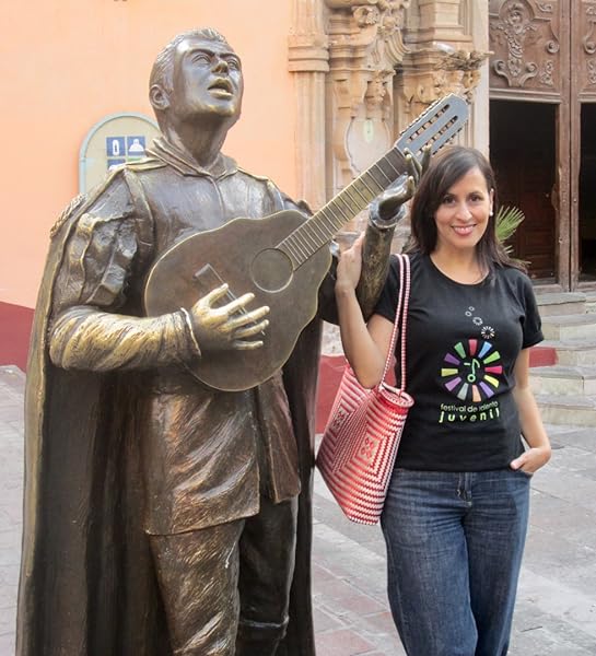 Frida, el misterio del anillo del pavo real y yo (Me, Frida, and the ...
