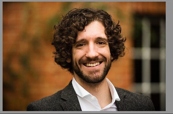 Amazon | Dead Famous: An Unexpected History of Celebrity from Bronze ...