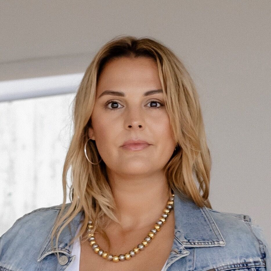 Dominique Farnan – Audio Books, Best Sellers, Author Bio | Audible.com