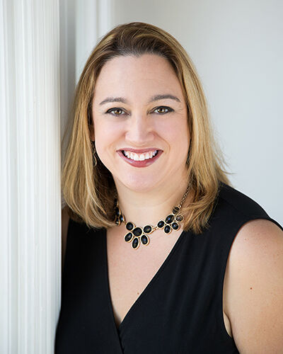 Truth & Lies: A Queen City Justice Novel: Bemis, Elizabeth ...