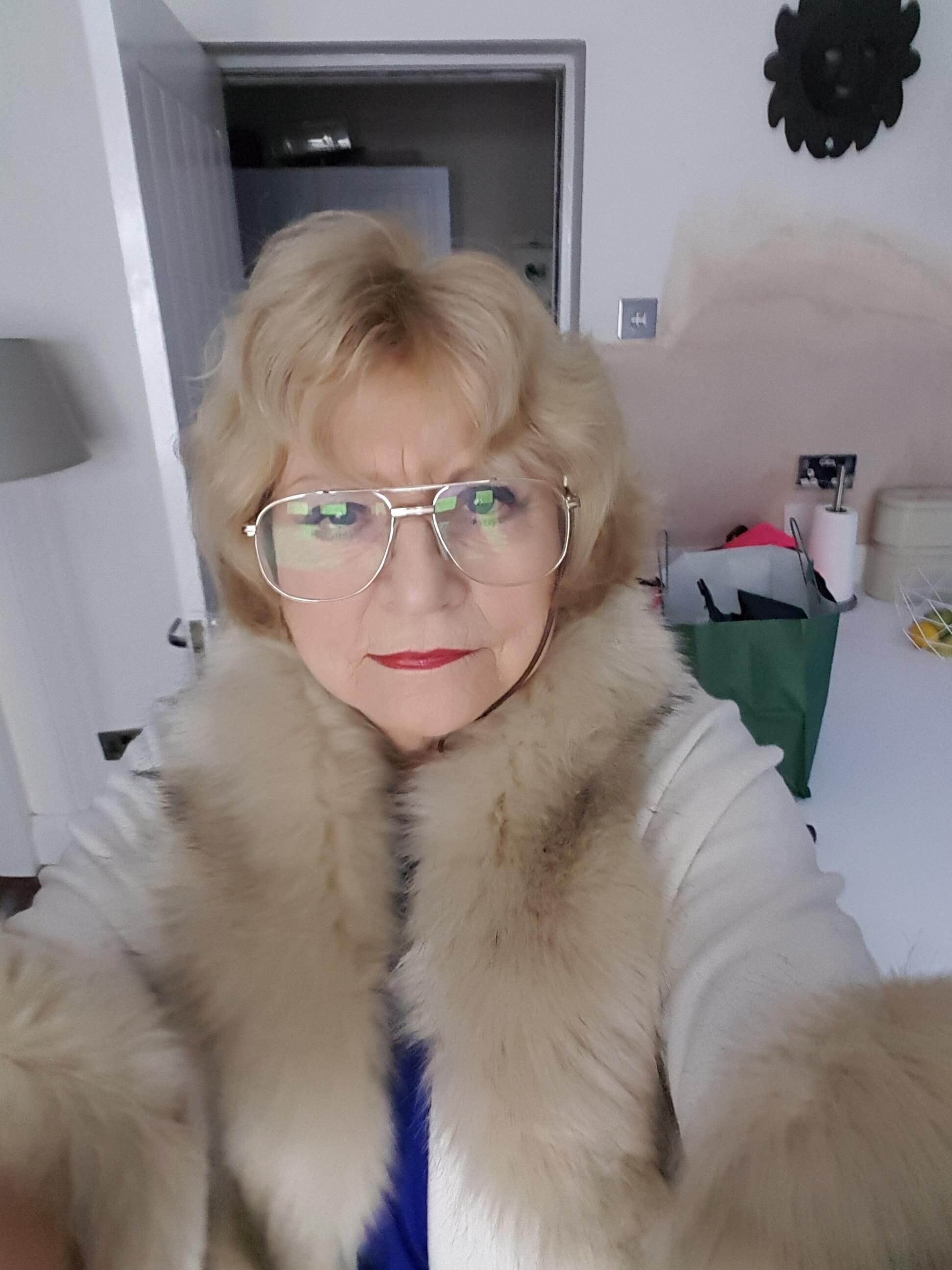 Helen Bowles – Audio Books, Best Sellers, Author Bio | Audible.com