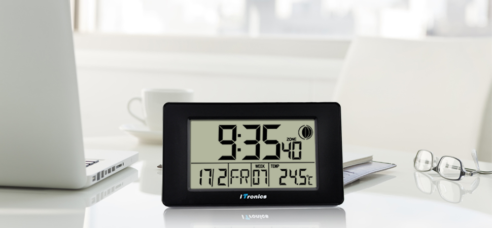 Amazon.de: iTronics Digitale Funkwanduhr Tischuhr mit Temperaturanzeige & Countdown-Timer, Schwarz