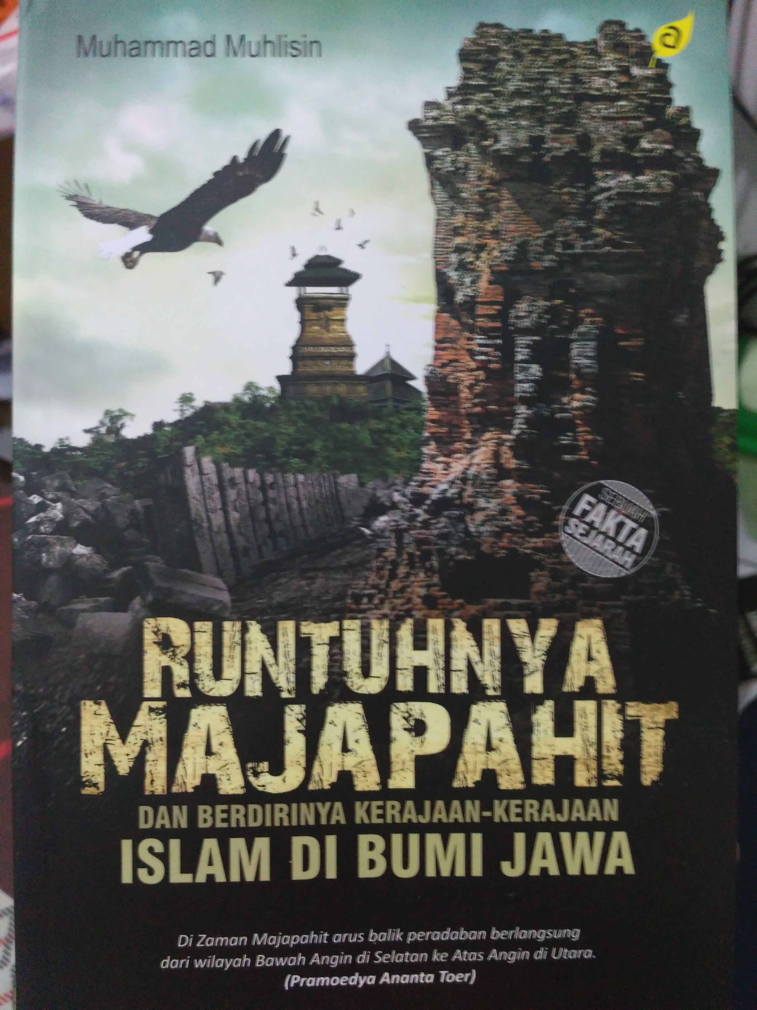 Runtuhnya Majapahit dan Berdirinya Kerajaan-Kerajaan Islam di Bumi Jawa by Muhammad Muhlisin ...