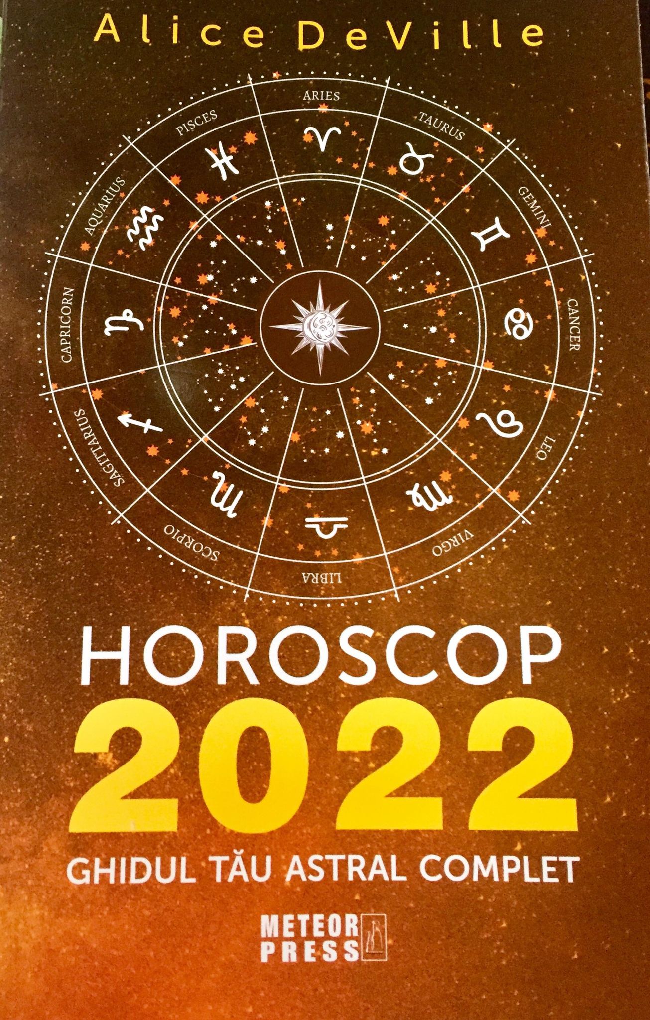 Horoscop 2022 Ghidul tau astral complet by Alice DeVille | Goodreads