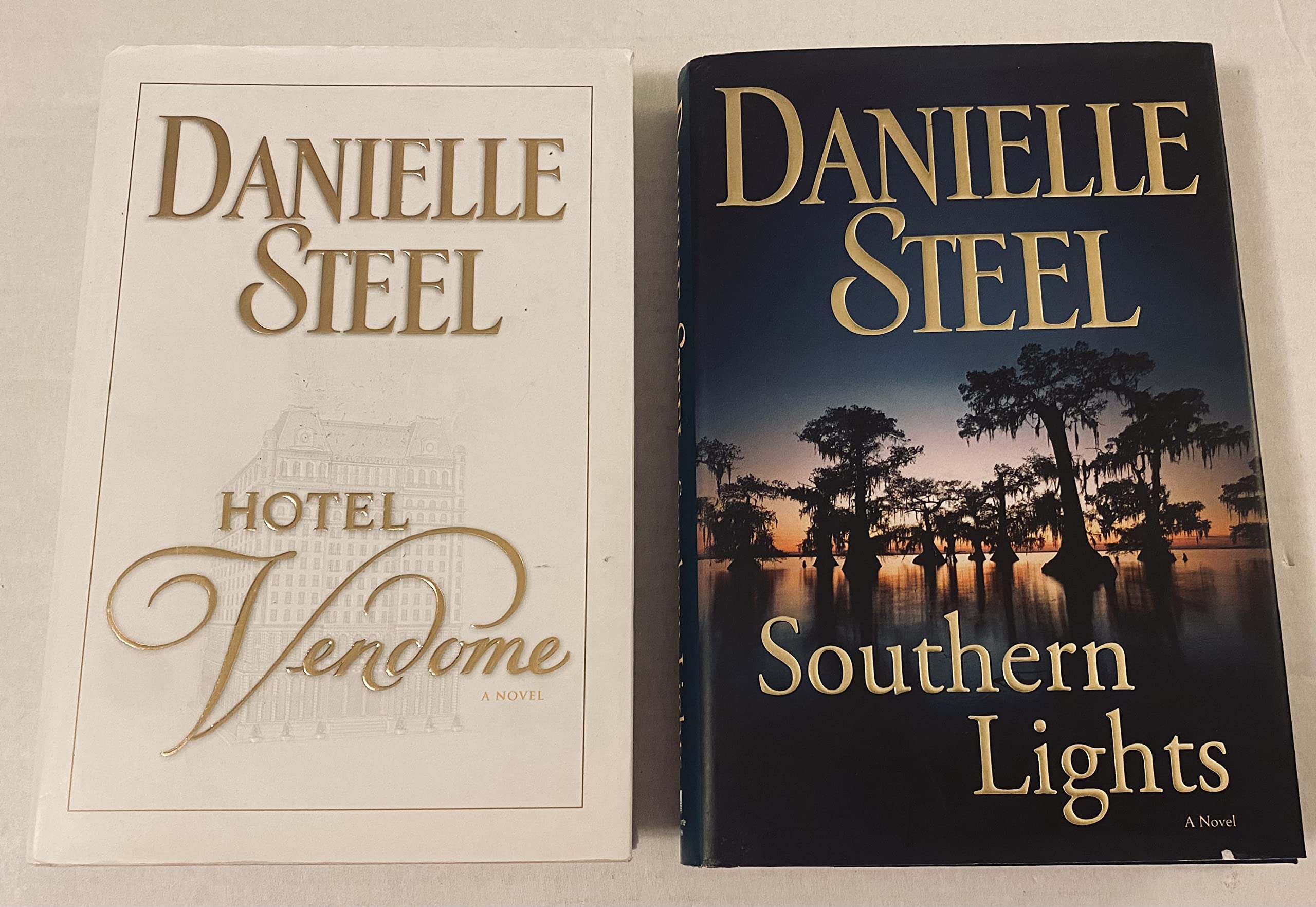 2 Danielle Steel Books! -1) Friends Forever 2) Safe Harbour by Danielle ...