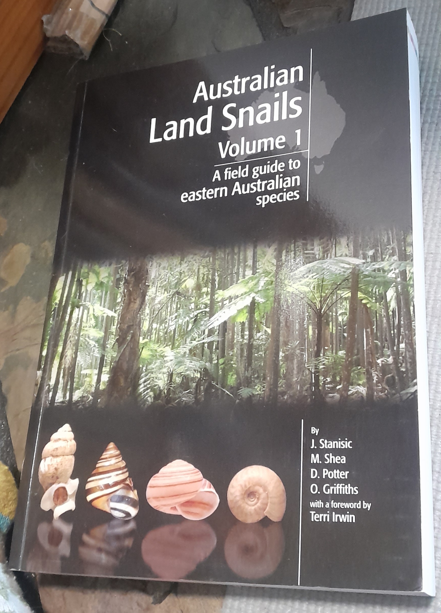 Australian Land Snails: Volume 1, A field guide to eastern Australian ...