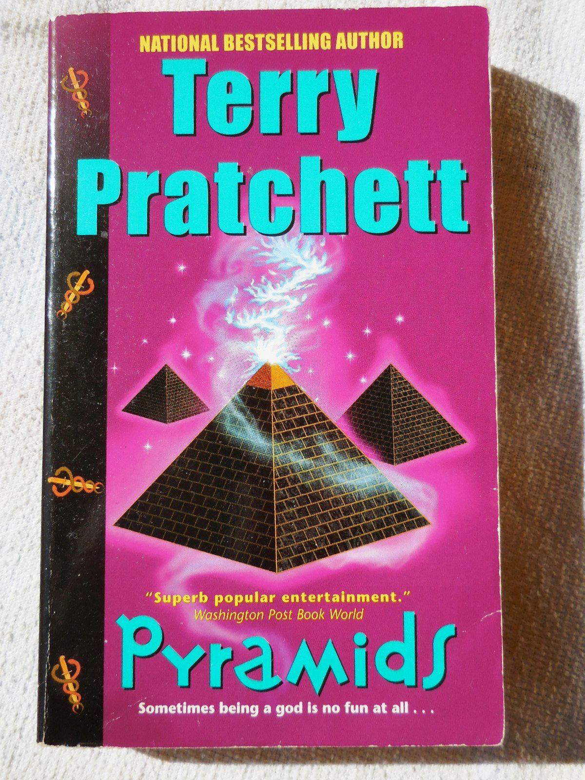 Pyramids By Terry Pratchett (Discworld, Volume 7) by Terry Pratchett ...