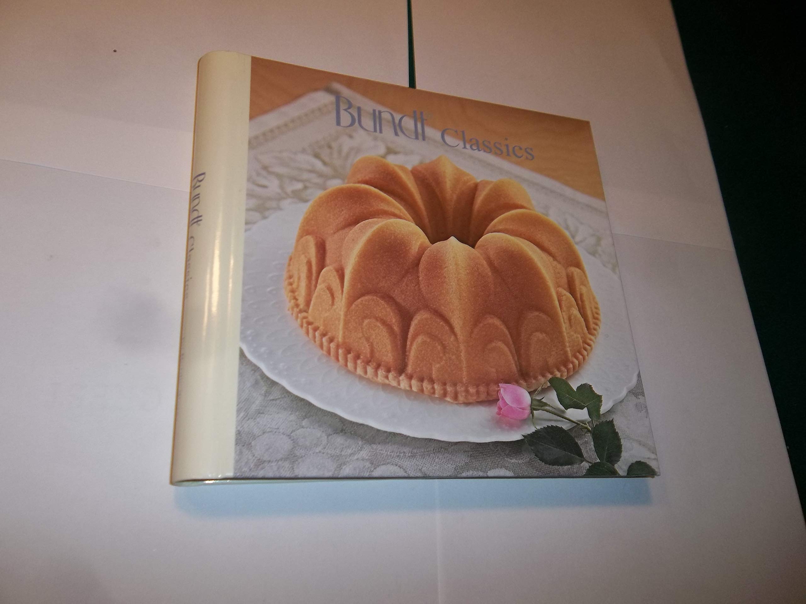 Nordic Ware Hard Cover Bundt Cookbook with 150 Recipes by Nordic Ware ...