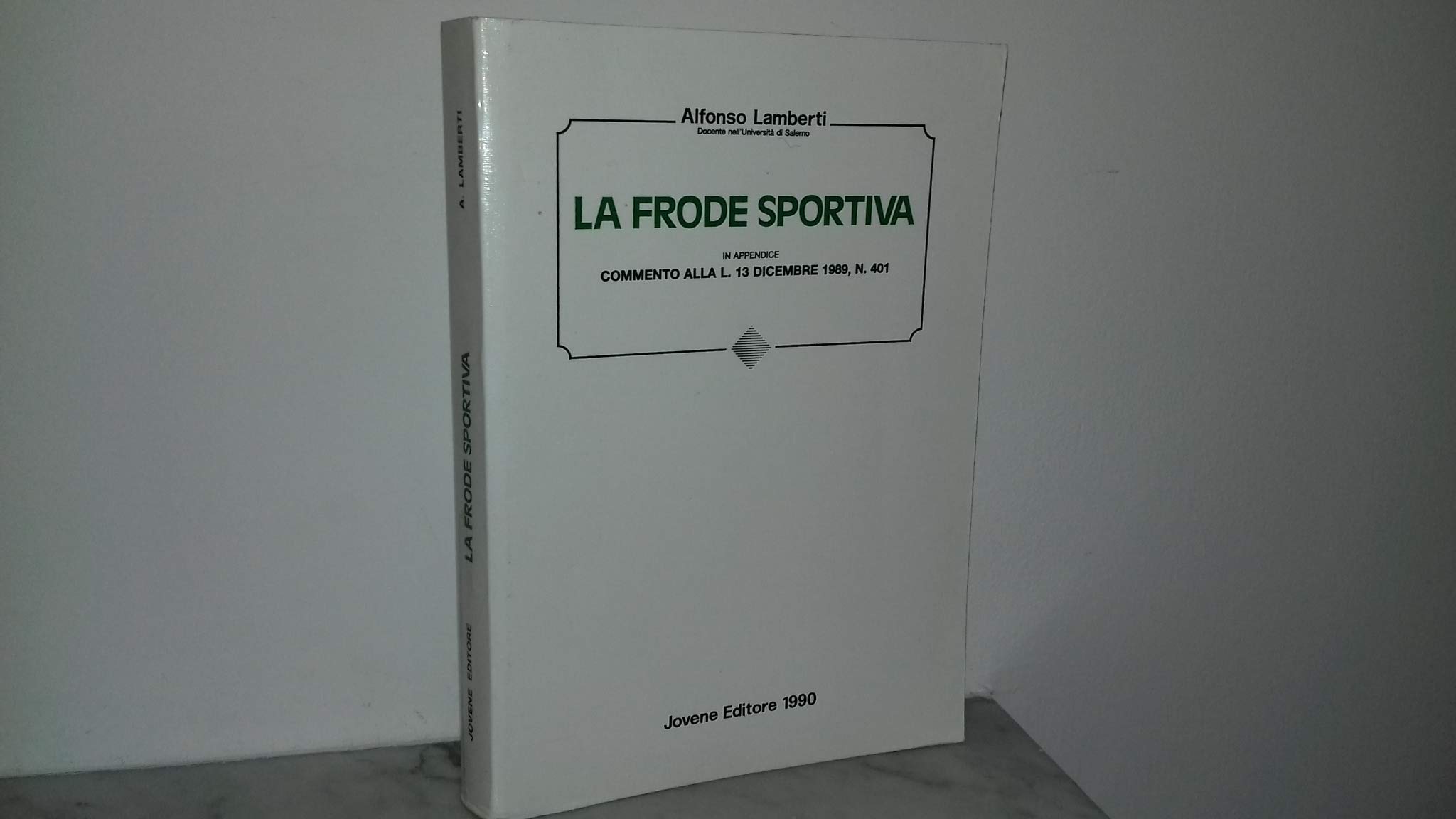 La frode sportiva: In appendice commento alla L.13 dicembre 1989, N. 401 by Alfonso Lamberti ...