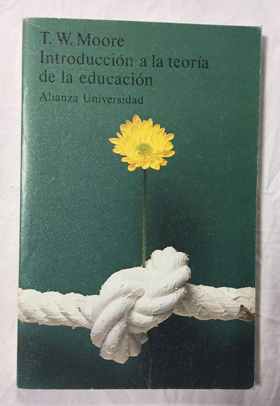 Introduccion a la Teoria de La Educacion by T.W. Moore | Goodreads