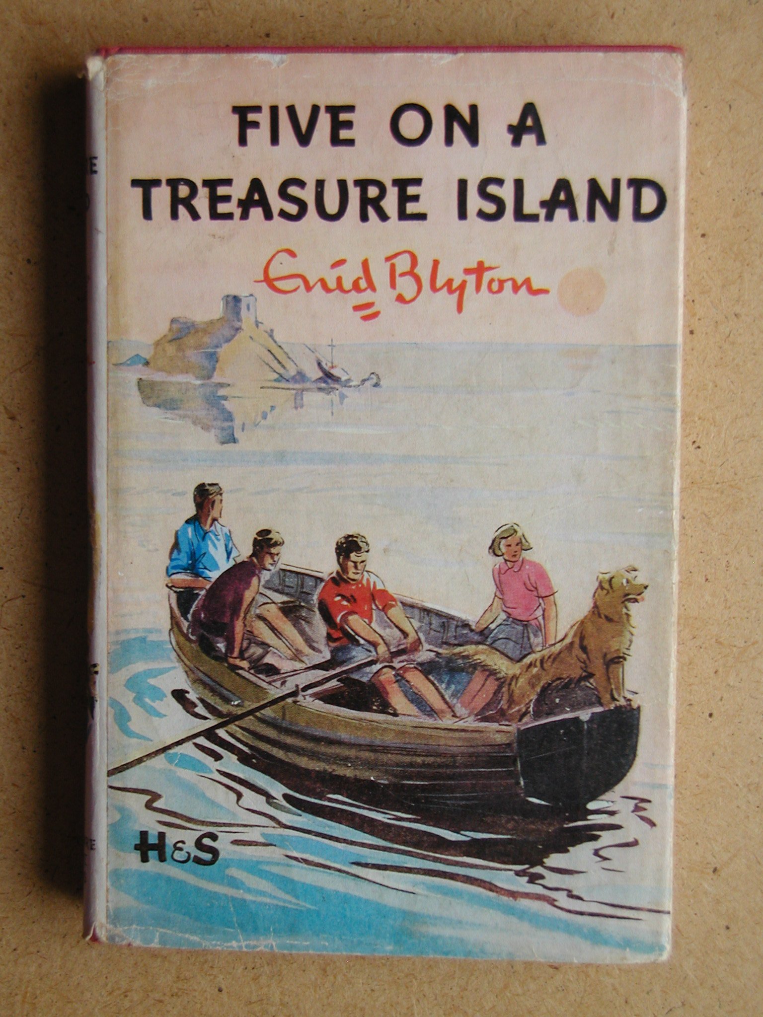 Five on a Treasure Island by Enid Blyton | Goodreads