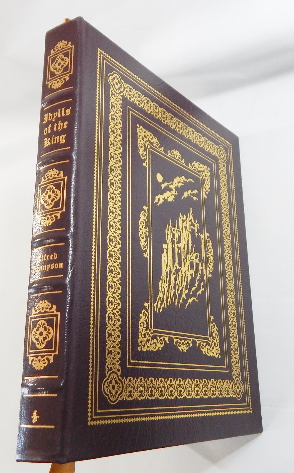 Idylls of the King. Illustrated by Gustave Dore. Collector's Library of ...