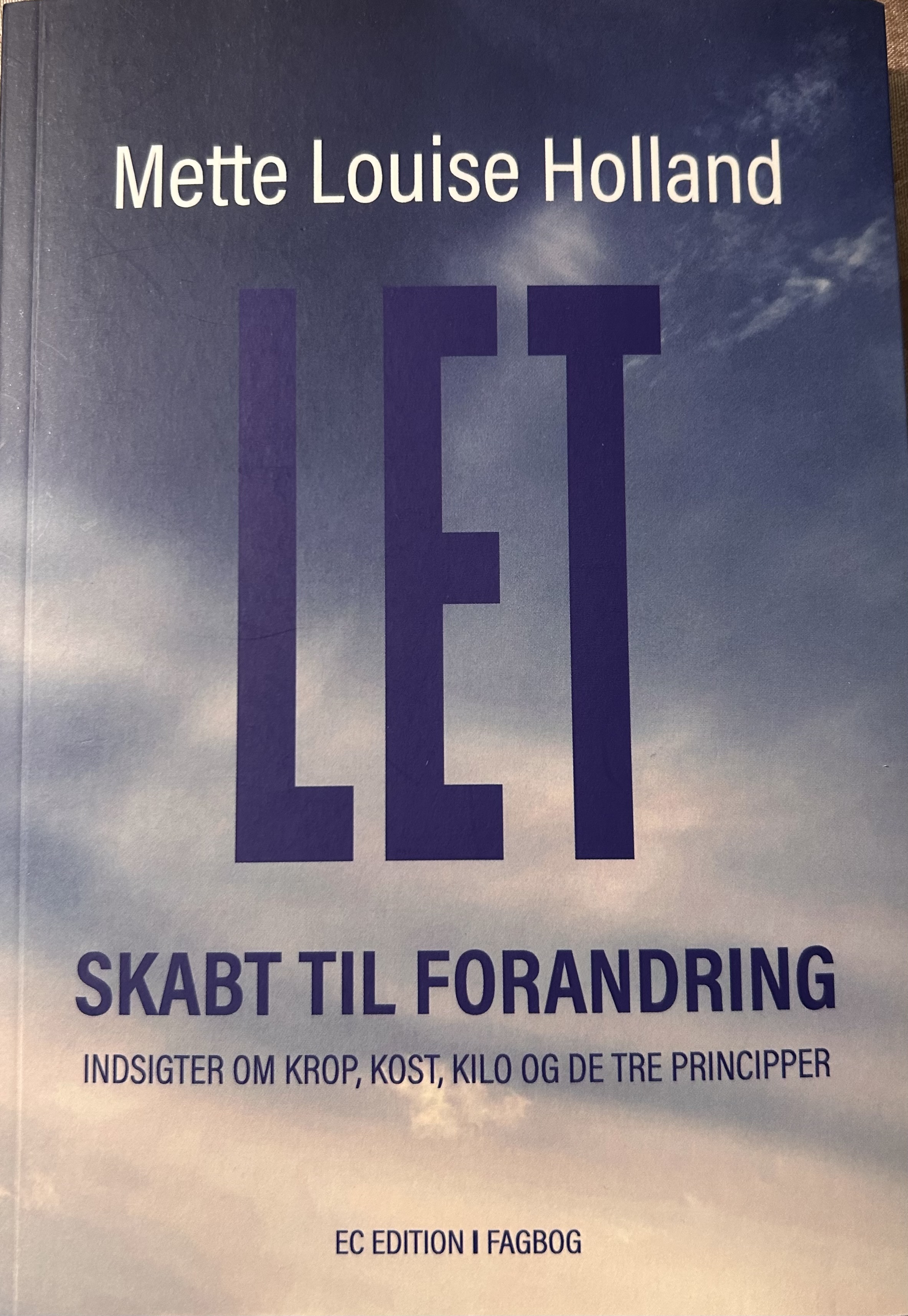 LET - skabt til forandring: indsigter om krop, kost, kilo og de tre principper by Mette Louise ...