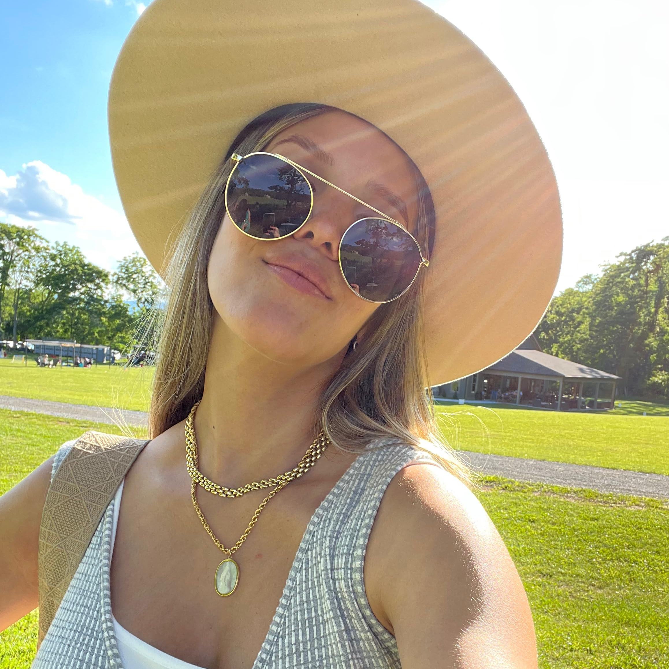 Astrid González's Amazon Page