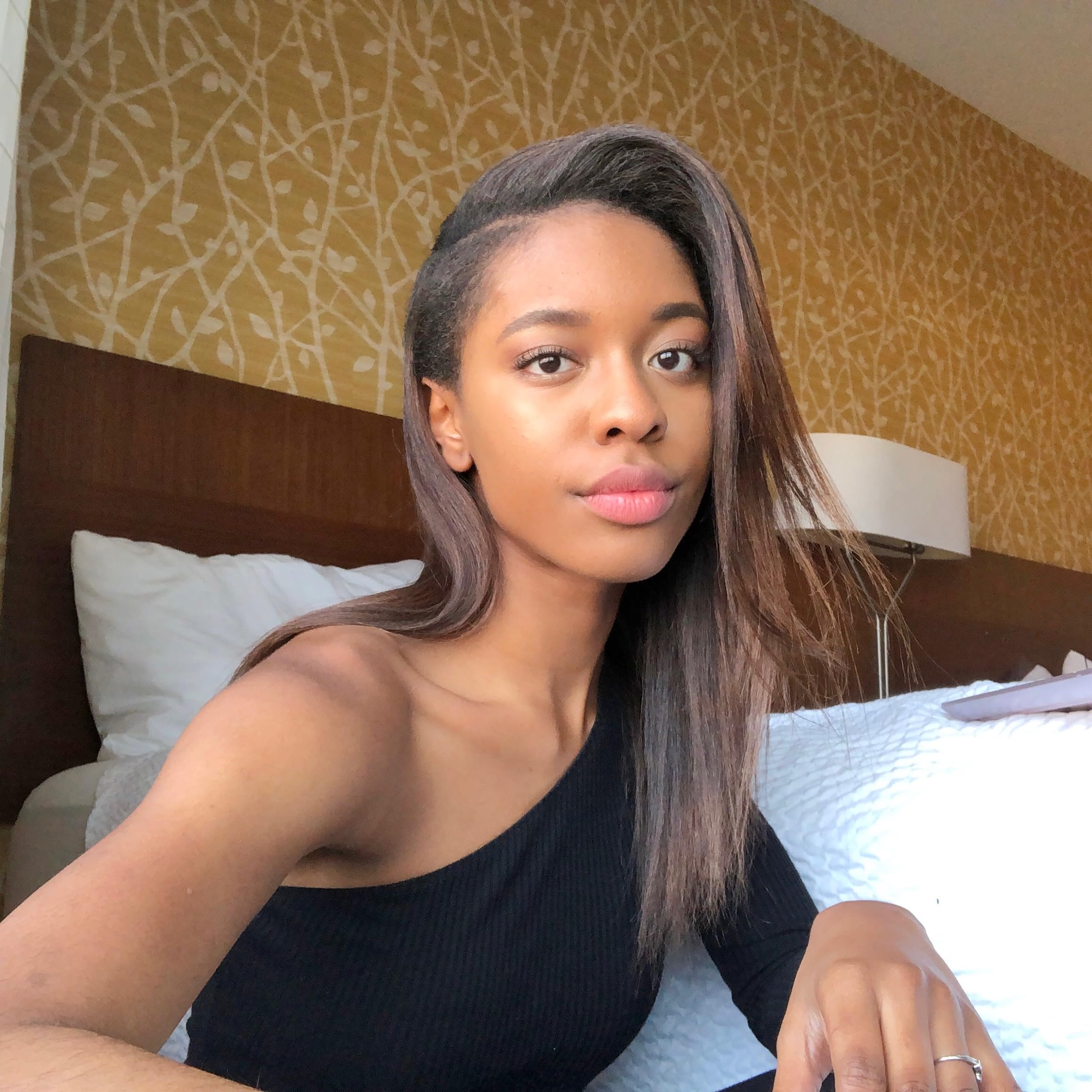 Alli Carter's Amazon Page