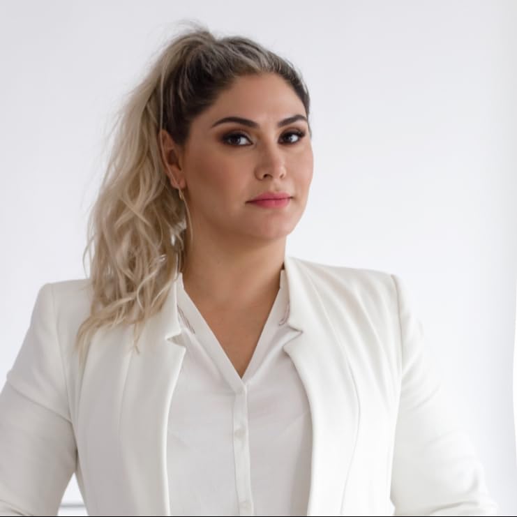 Virginia Fernández CABA's Amazon Page