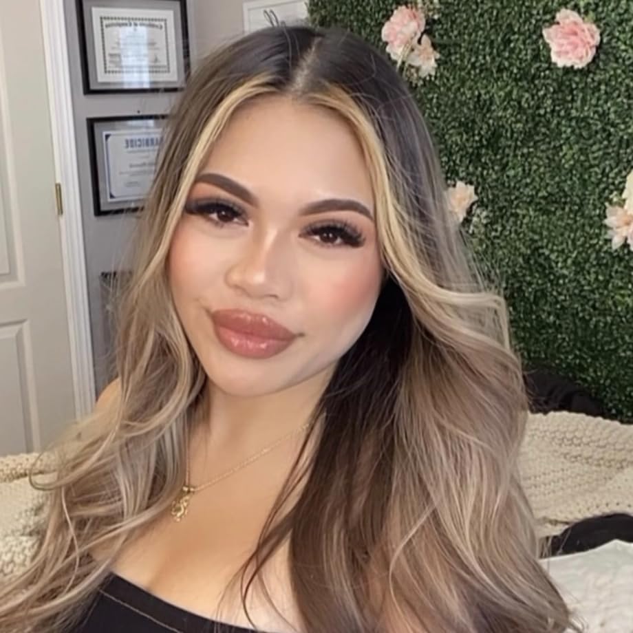 Ashley Phasouk's Amazon Page